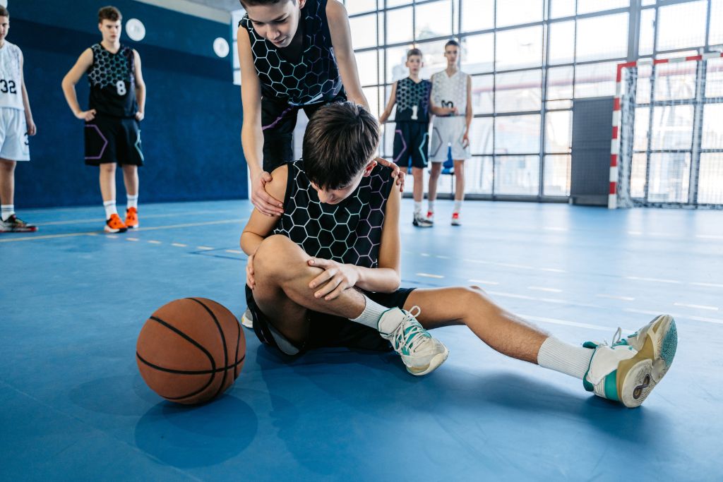 Most Common Youth Basketball Injuries: Treatment & Prevention